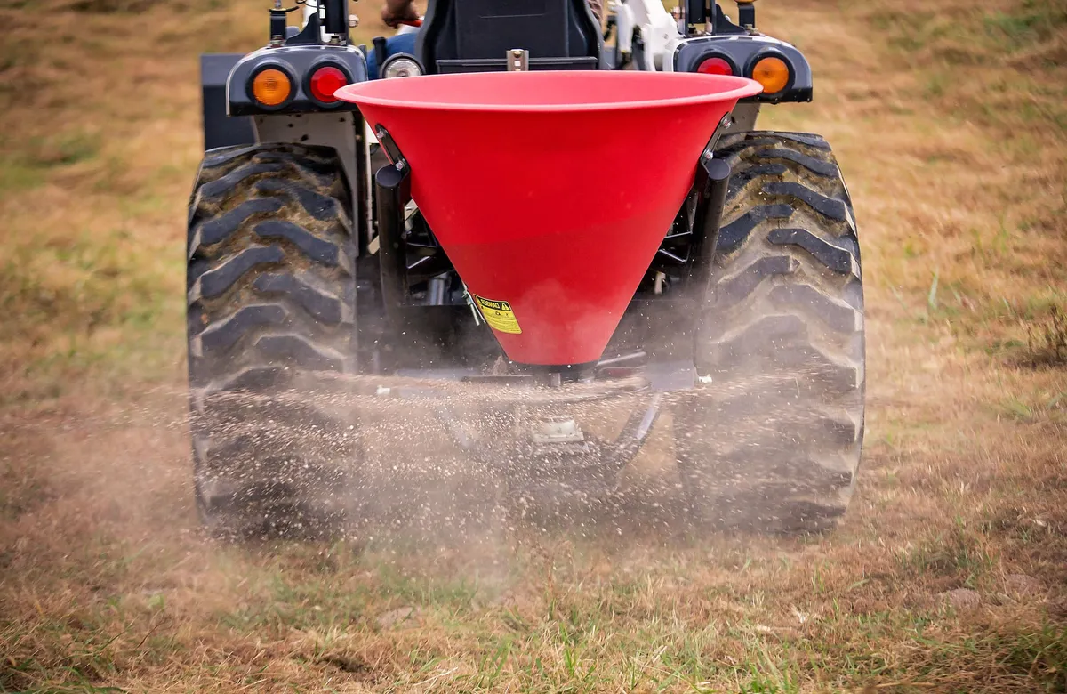 Understanding Self-Loading Tractor Mounted Fertilizer Spreaders - Find ...