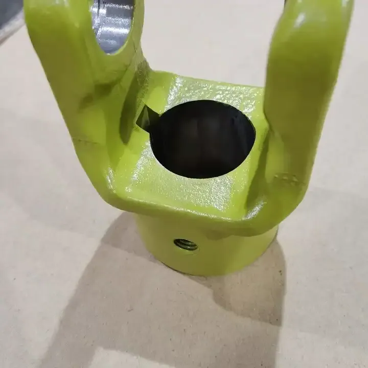 China Yellow Sprayed Flange Yoke 1.05C30 Plain Bore Yoke 8mm Keyway ...
