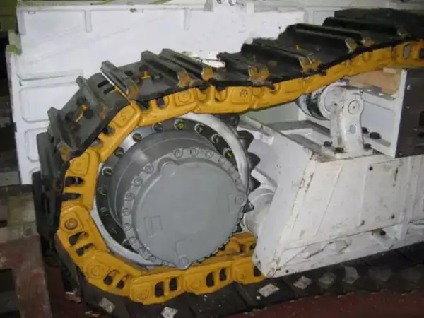 Techniques for ensuring smooth shifting between gears in track drive ...